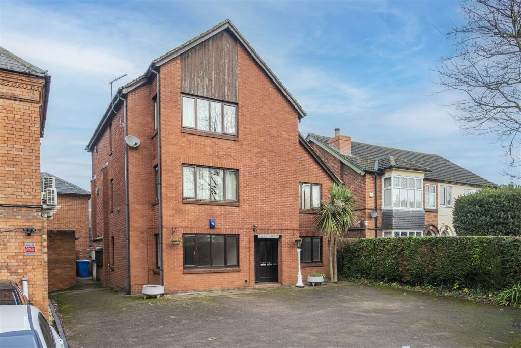 2 bedroom flat for sale in Harworth House London Road, Kettering, NN16