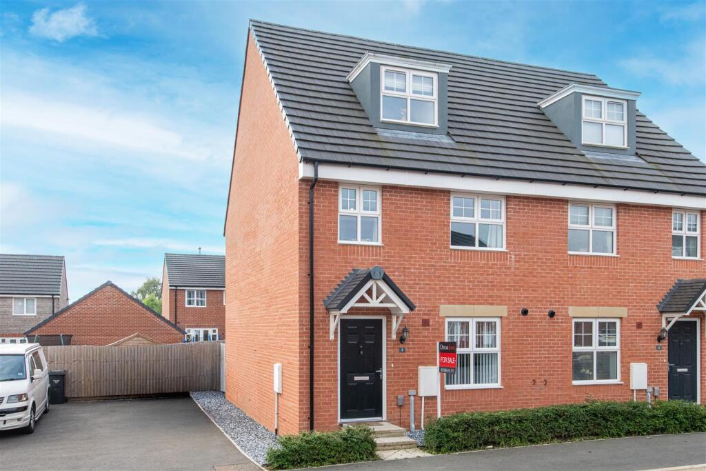 3 bedroom semi-detached house for sale in Foundry Avenue, Kettering, NN15