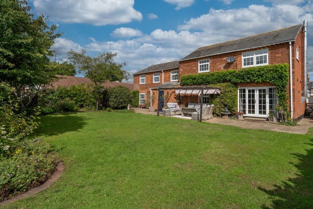 5 bedroom detached house for sale in Beccles, Suffolk, NR34