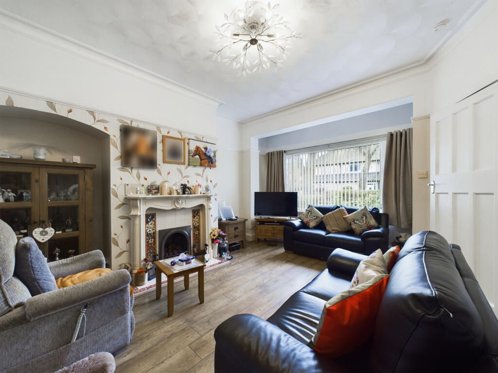 3 bedroom terraced house for sale in James Reckitt Avenue, Hull, HU8