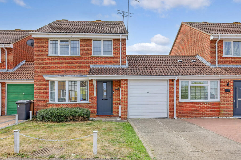 3 bedroom link detached house for sale in Shire Close, Springfield, CM1 ...