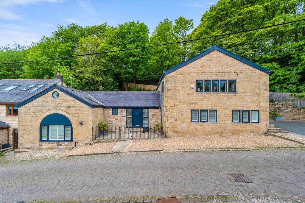 5 bedroom detached house for sale in The Coach House, Vale Street ...