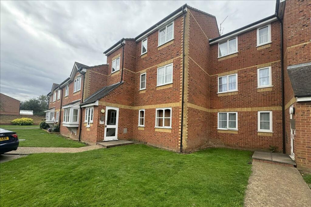 1 bedroom flat for sale in Redford Close, Feltham, Middlesex, TW13