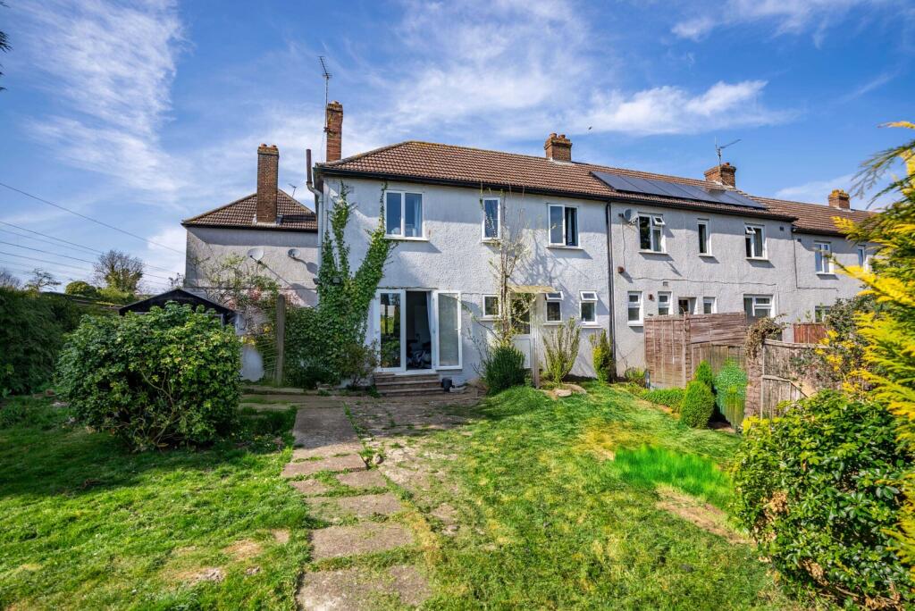 3 bedroom semi-detached house for sale in Longfield Road, Harpenden ...