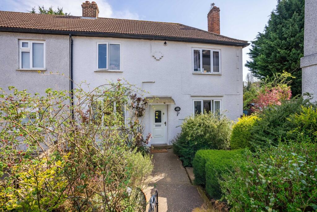 3 bedroom semi-detached house for sale in Longfield Road, Harpenden ...
