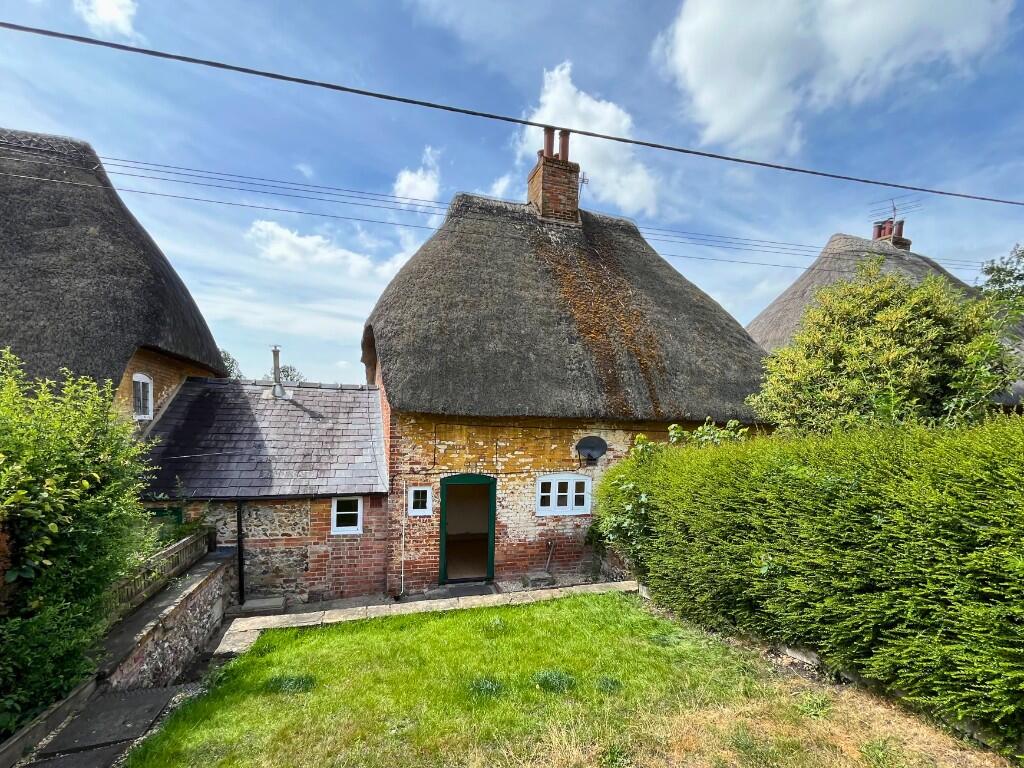 2 bedroom semi-detached house for sale in Leverton, Hungerford, RG17