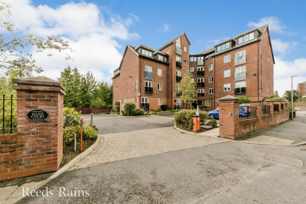 2 bedroom apartment for sale in Mill Green, Congleton, Cheshire, CW12