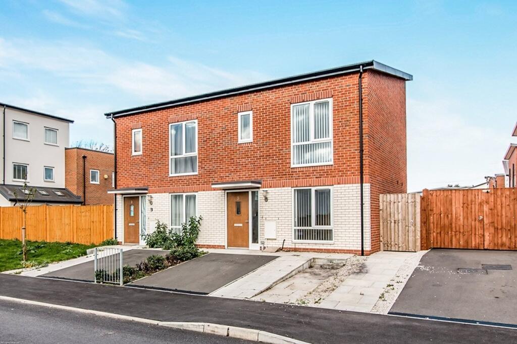 2 bedroom semi-detached house for sale in Aldridge Road, Manchester, M11