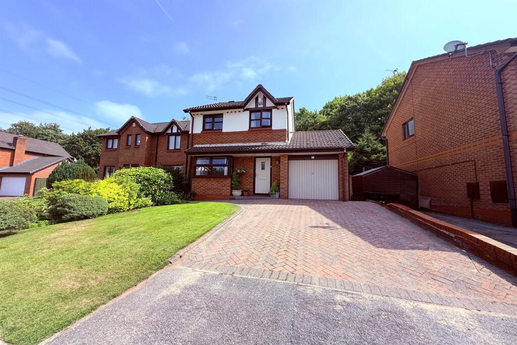 3 bedroom detached house for sale in Harvard Close, Norton Brow ...