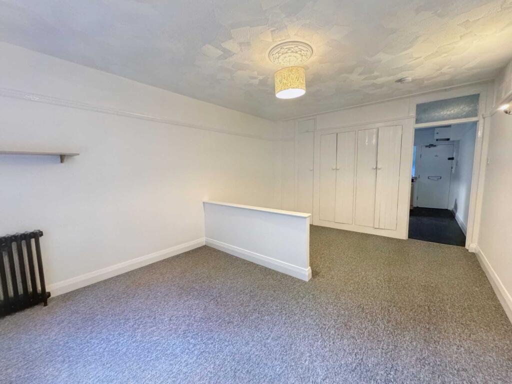 Studio flat for rent in Bournemouth Square * Bargain Studio Rental*, BH2