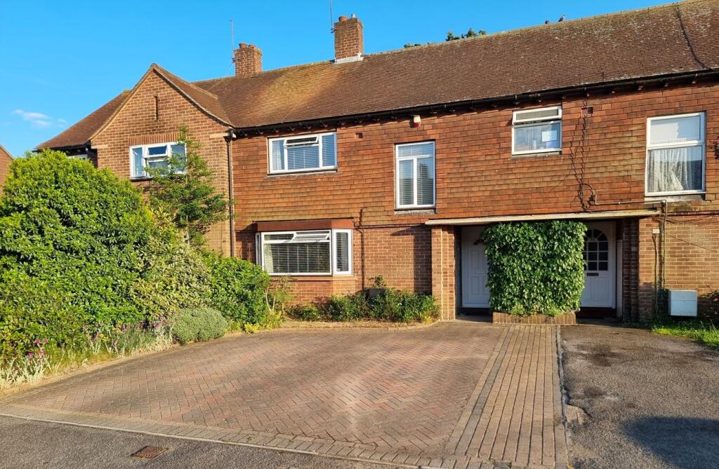 3 bedroom terraced house for sale in Yew Tree Drive, Guildford, GU1