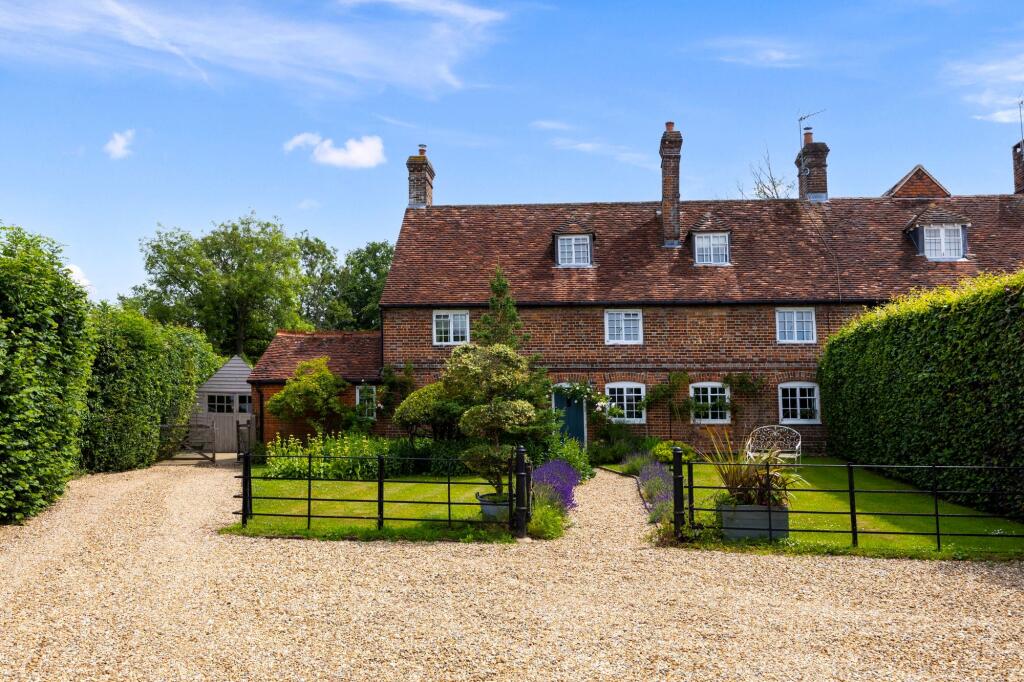 6 bedroom semi-detached house for sale in Stane Street, Ockley, RH5