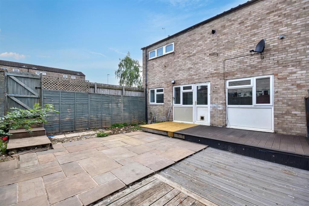 3 bedroom semi-detached house for sale in Surfleet Close, Corby, NN18 ...