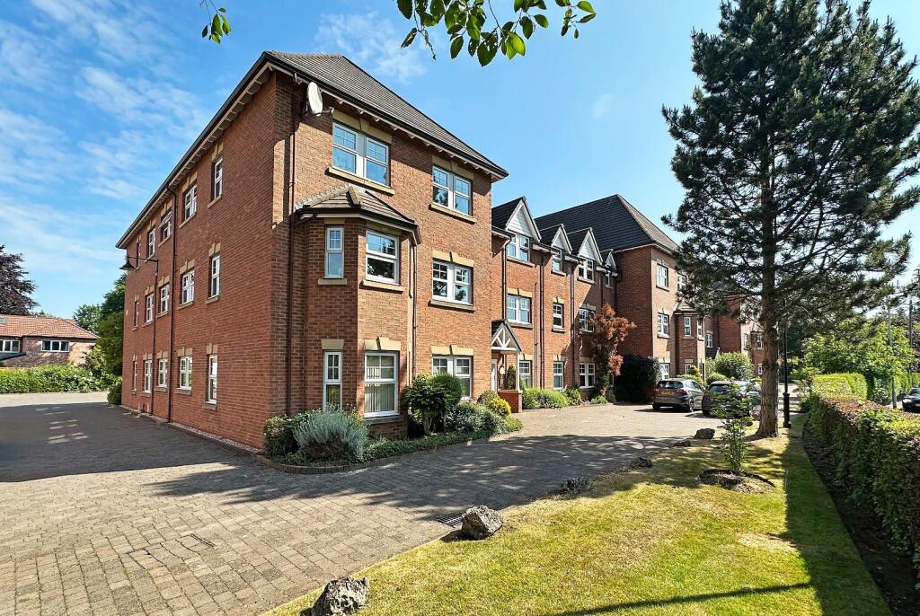 2 bedroom apartment for sale in Wellington Road, Timperley, WA15