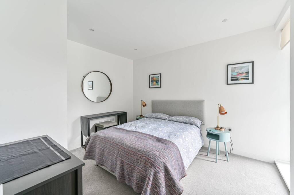 2 bedroom flat for rent in Oldridge Road, Balham, London, SW12