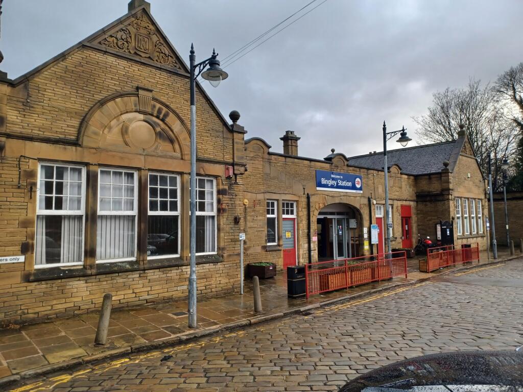 High street retail property to lease in Bingley Railway Station ...