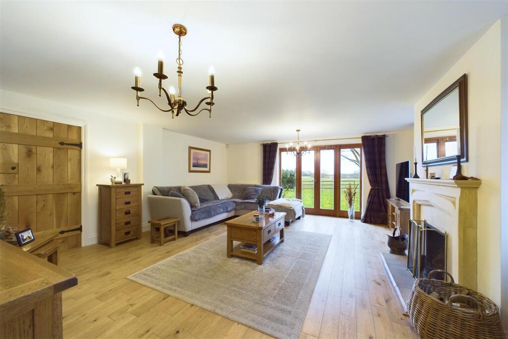 5 bedroom detached house for sale in Back Lane, Barnby, Newark, NG24