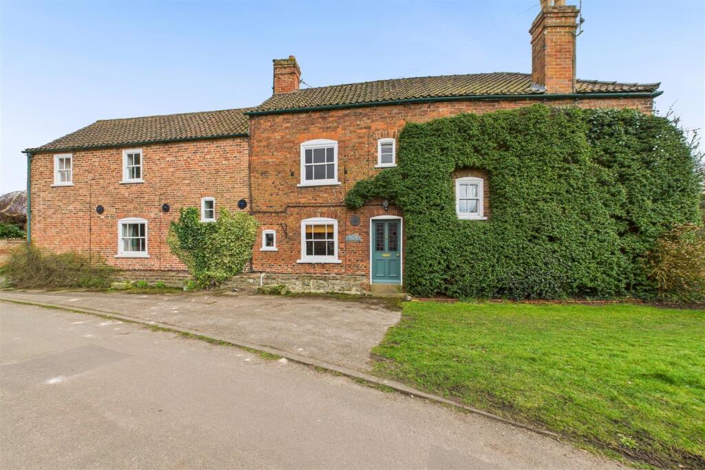 4 bedroom cottage for sale in West End, Farndon, Newark, NG24