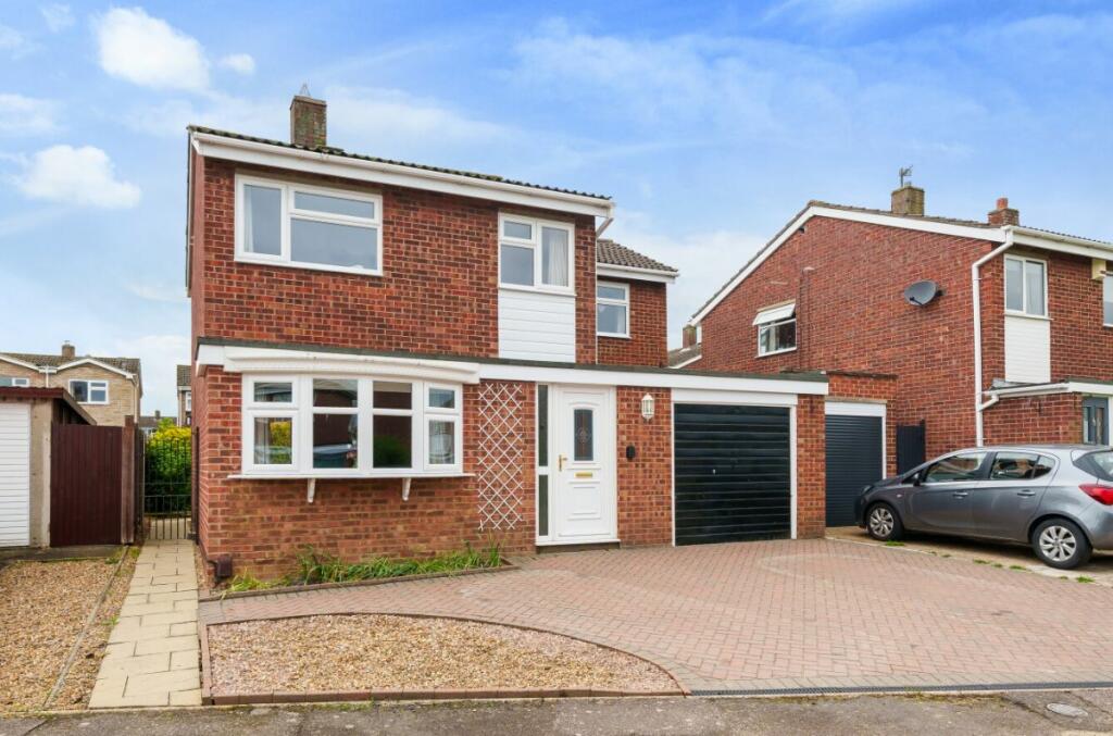 4 Bedroom Link Detached House For Sale In Dimmock Road Wootton