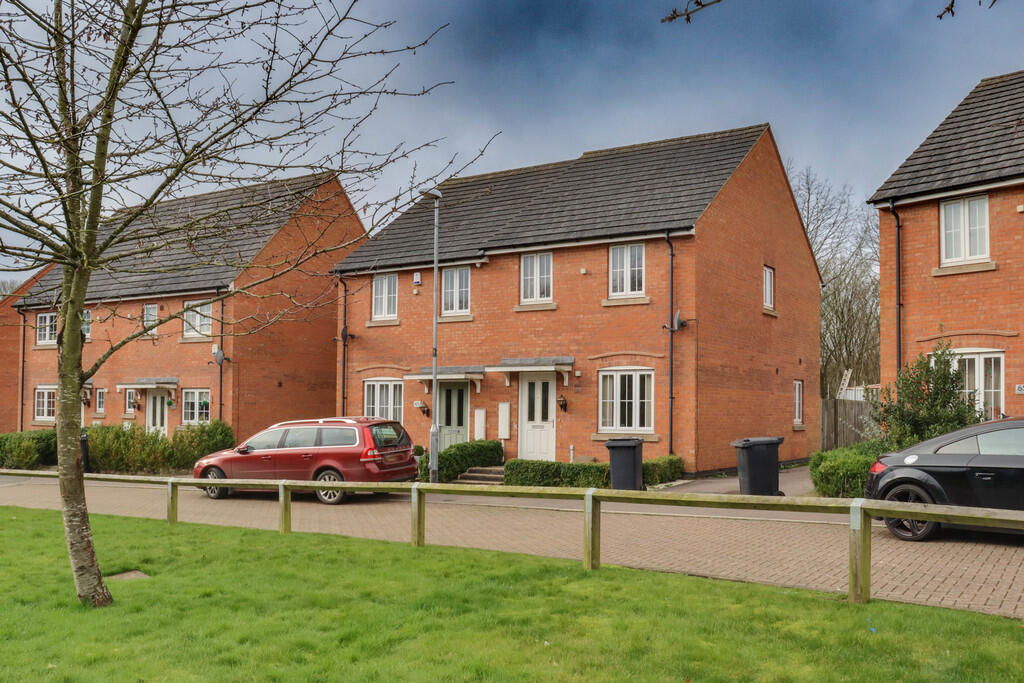 3 bedroom semi-detached house for rent in Discovery Close, Coalville, LE67
