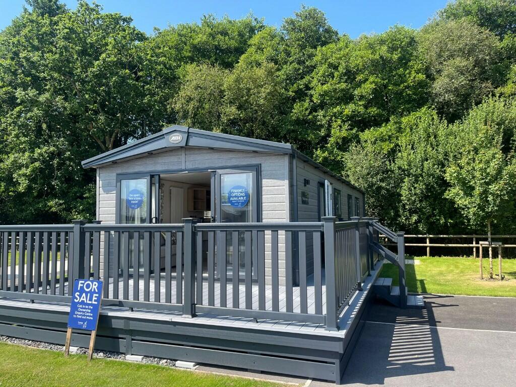 2 bedroom lodge for sale in New Road, SP5 2AZ, SP5