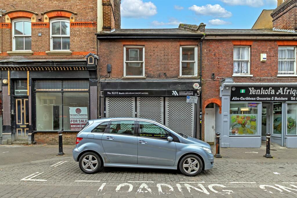Shop for sale in High Town Road, Luton, LU2