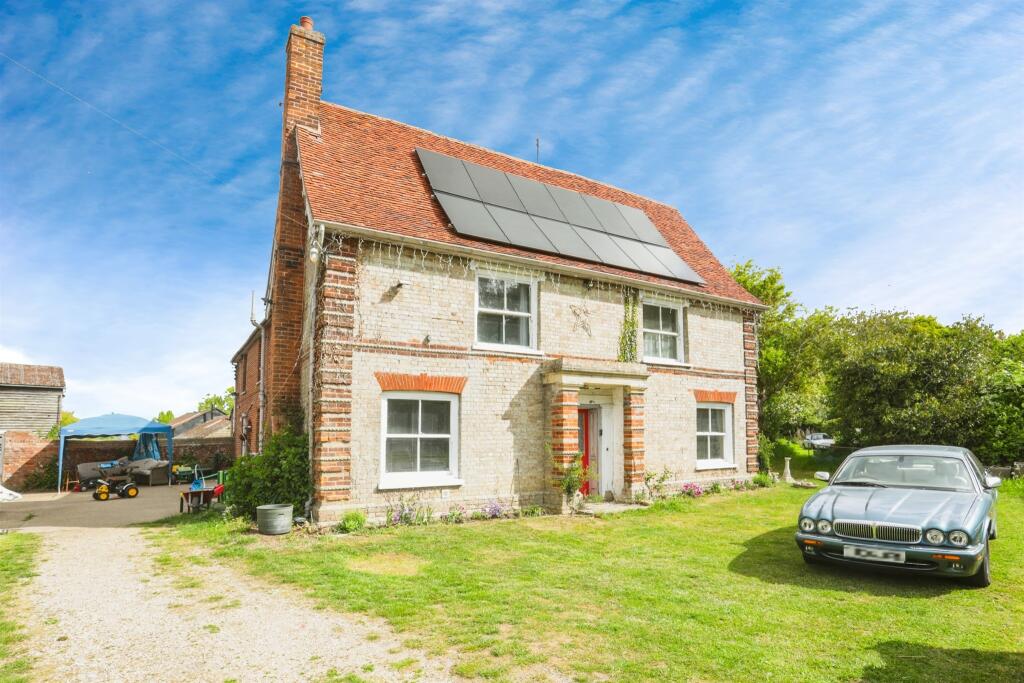 5 bedroom cottage for sale in Tye Road, Monks Eleigh Tye, Ipswich, IP7