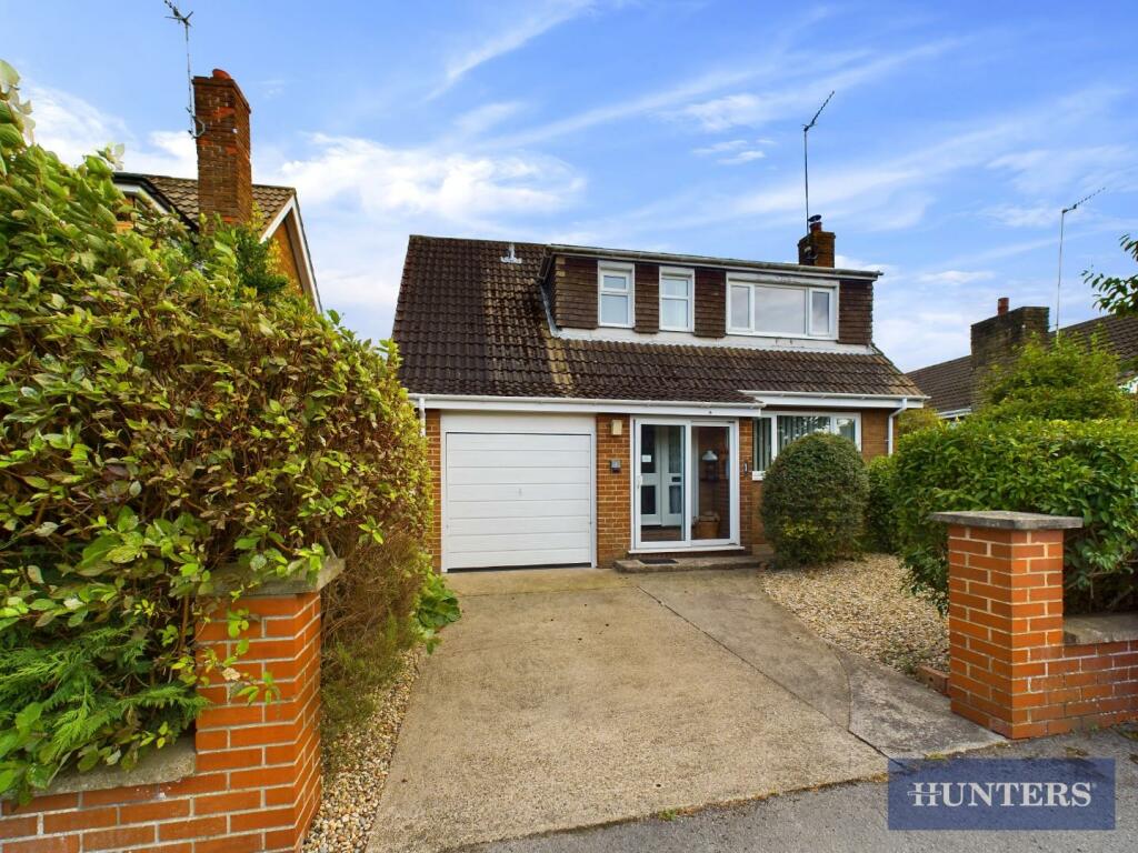 3 bedroom detached house for sale in Outgaits Close, Hunmanby, Filey, YO14