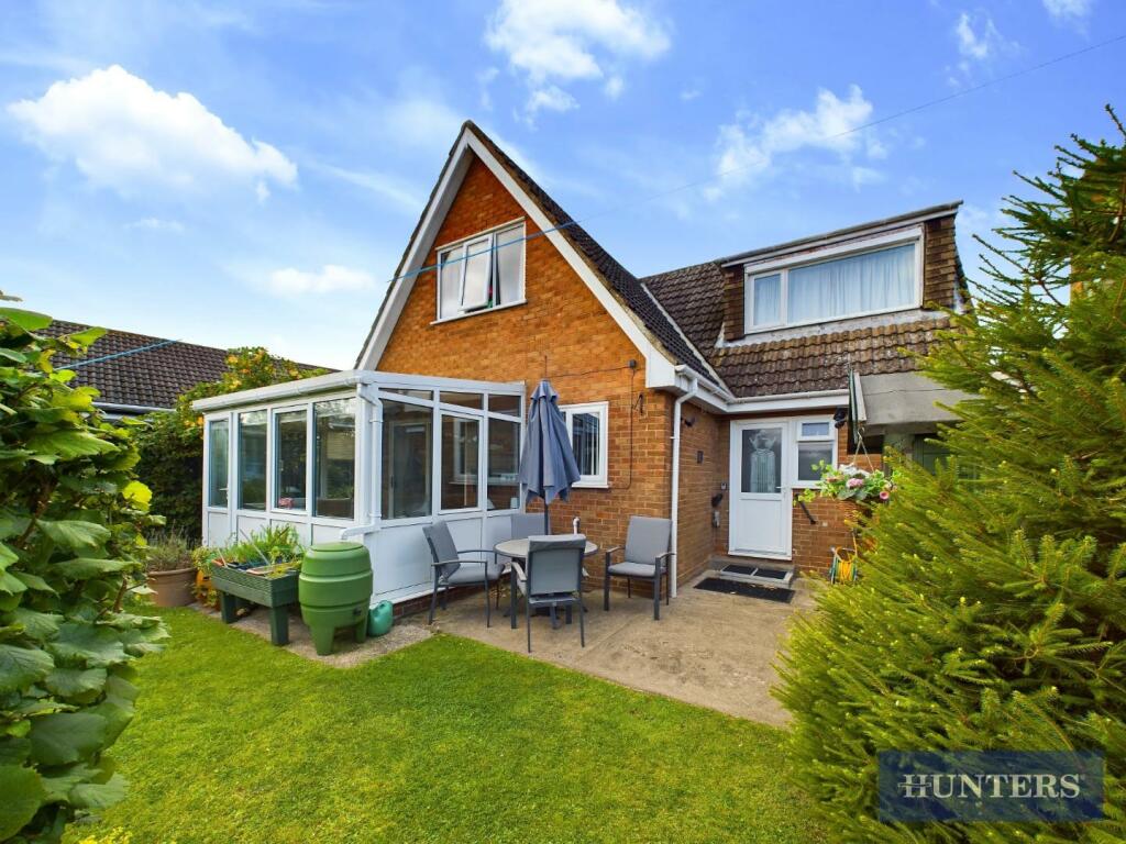 3 bedroom detached house for sale in Outgaits Close, Hunmanby, Filey, YO14