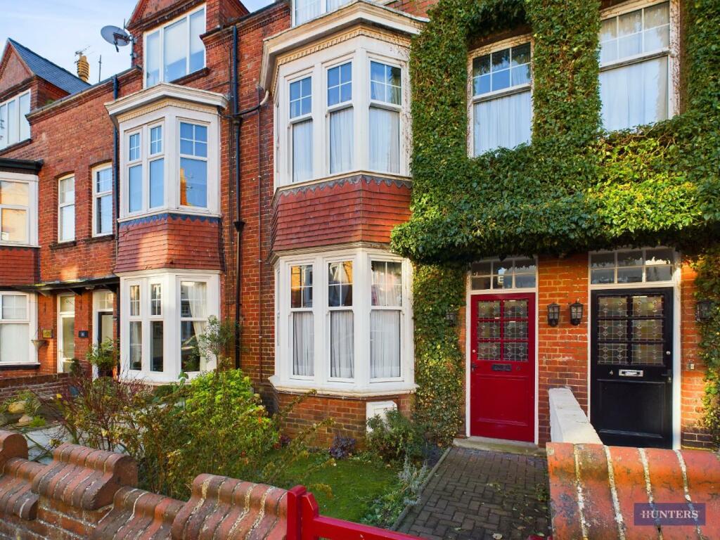 5 bedroom terraced house for sale in Rutland Street, Filey, YO14