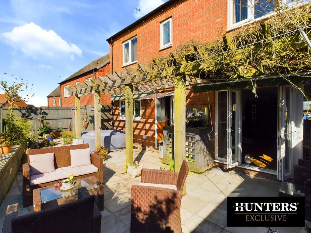 4 bedroom detached house for sale in Mill Meadows Lane, Filey, YO14