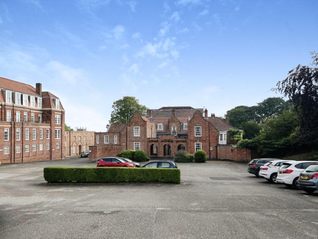 2 bedroom apartment for rent in Hall Park Road, Hunmanby, Filey, YO14