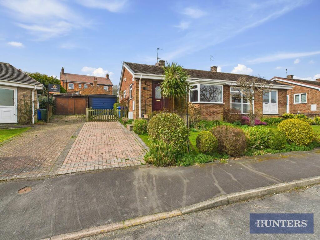 2 bedroom semi-detached bungalow for sale in Rowedale Close, Hunmanby ...