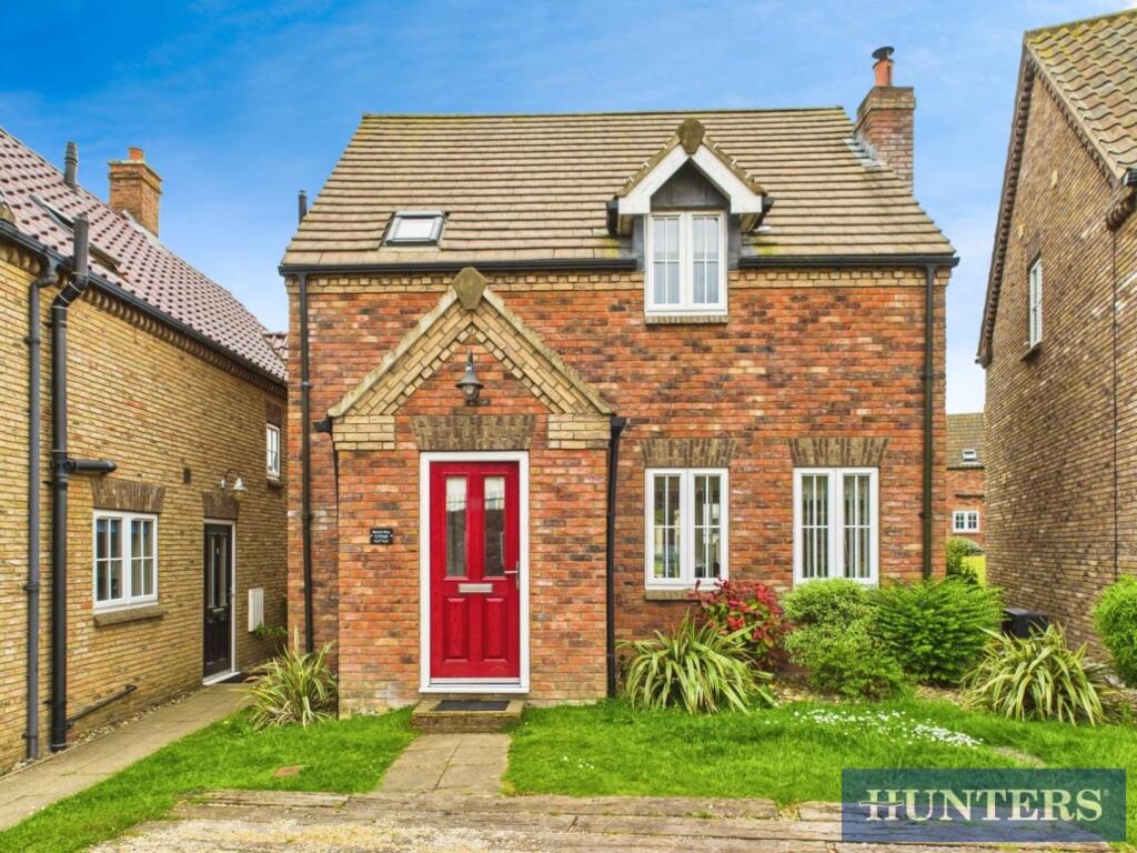 2 bedroom detached house for sale in Seaford Avenue, The Bay, Filey, YO14