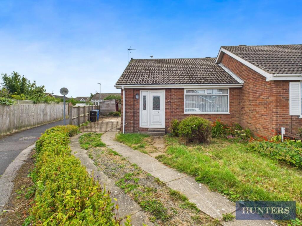 2 bedroom semi-detached bungalow for sale in Sycamore Avenue, Filey, YO14