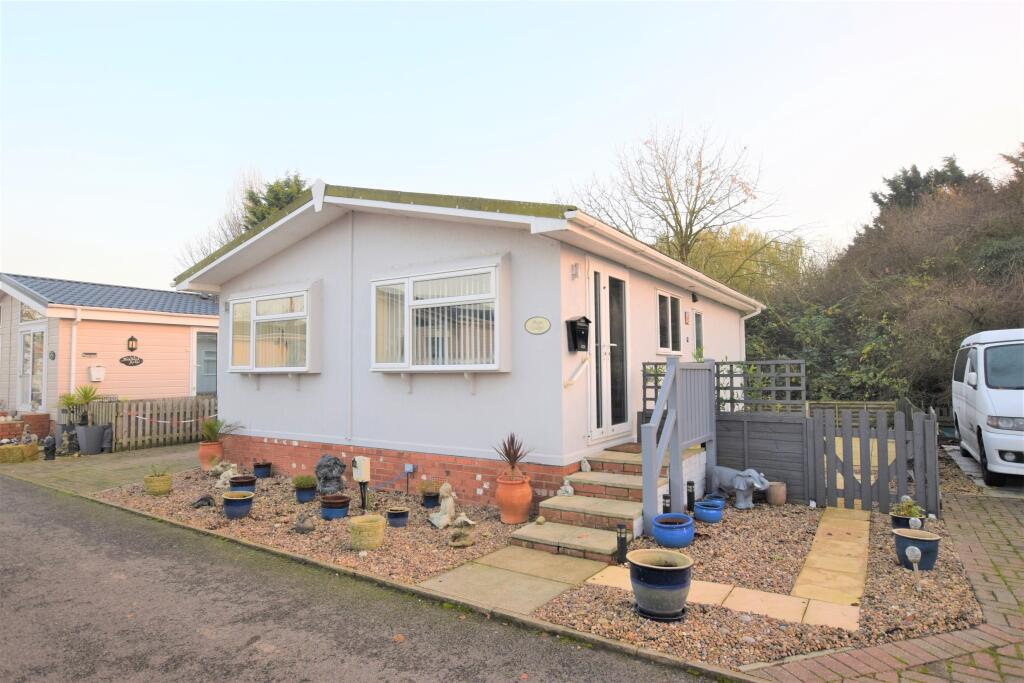 2 bedroom park home for sale in Pear Tree Manor, Wainfleet Bank, PE24