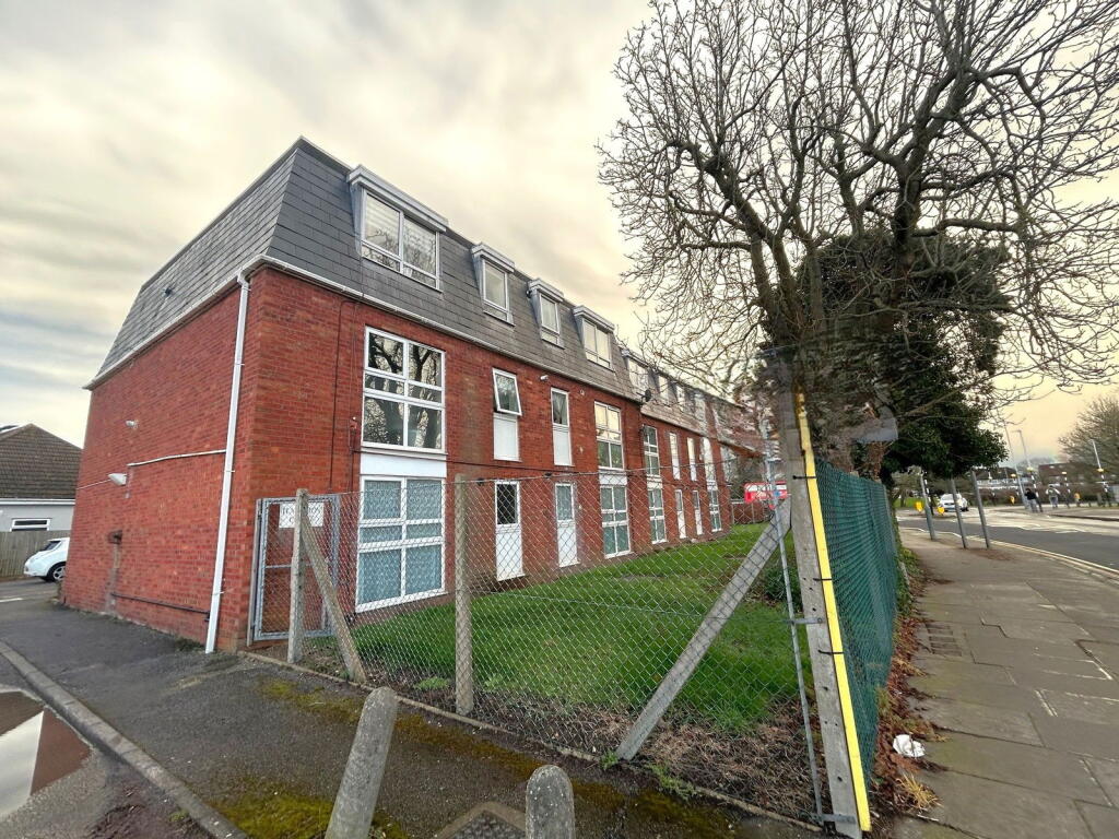 1 bedroom flat for sale in Hamilton Court, Botwell Common Road, Hayes ...