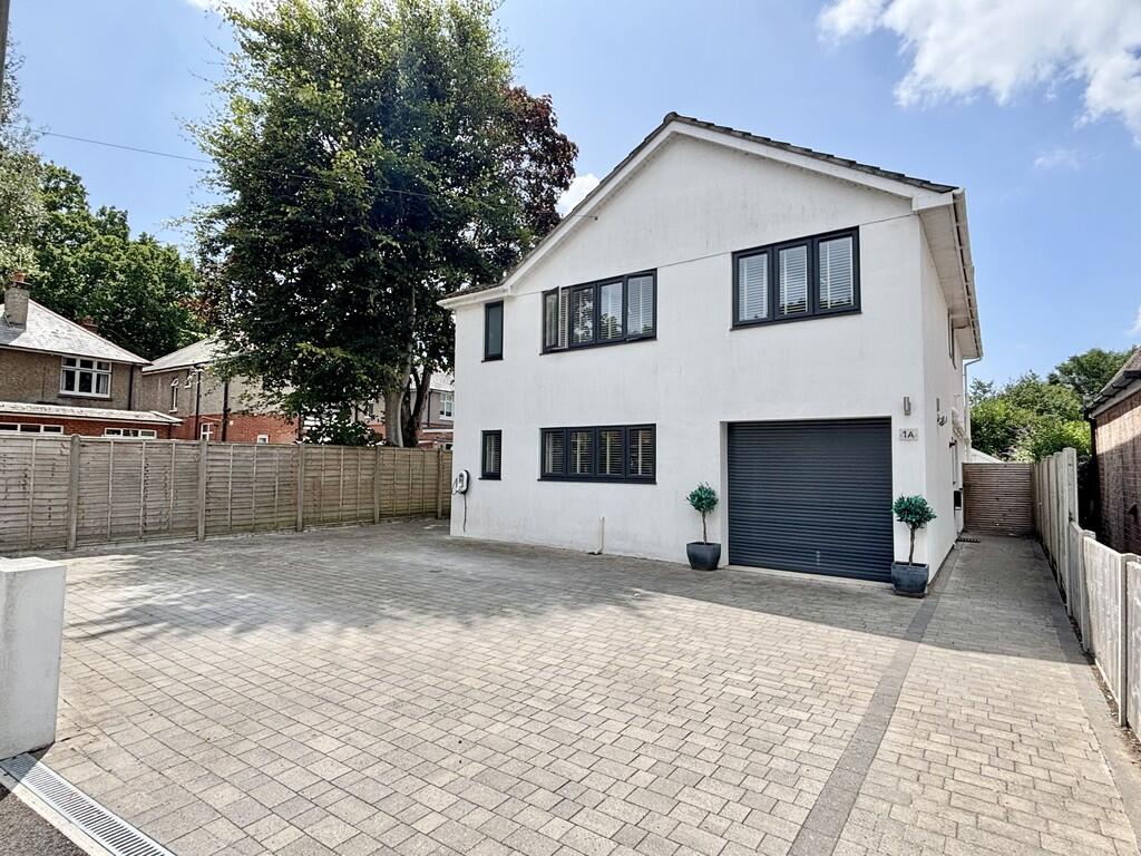 4 bedroom detached house for sale in Clarendon Close, Broadstone, BH18
