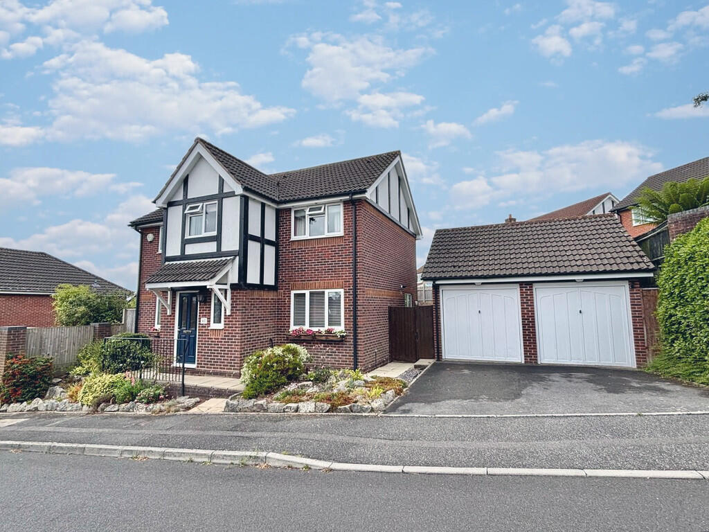 4 bedroom detached house for sale in Dogwood Road, Broadstone, BH18