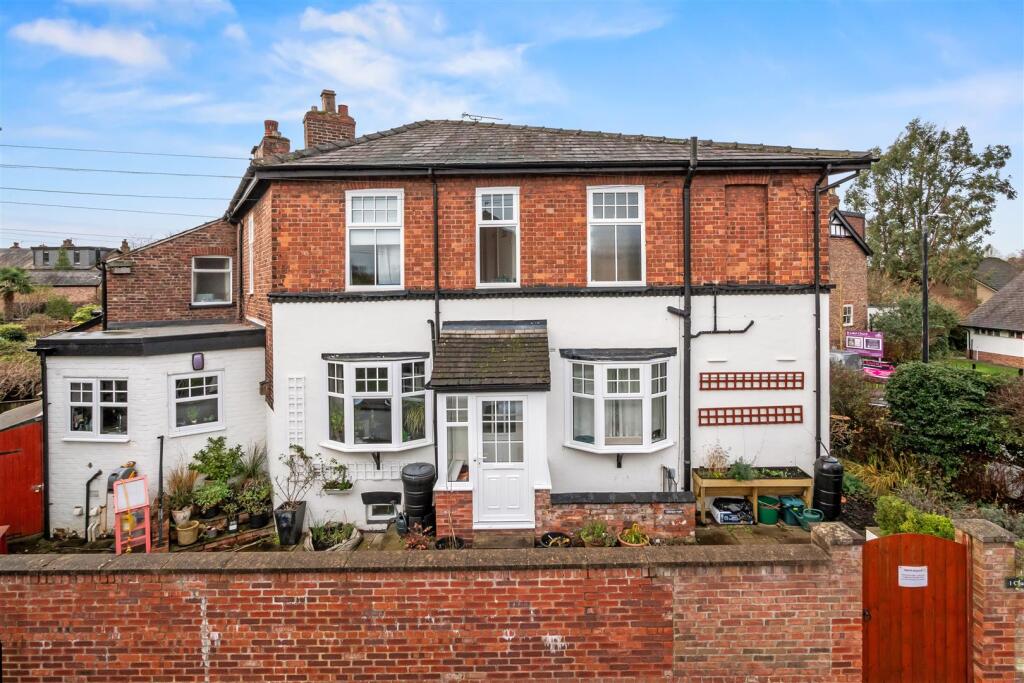 4 bedroom end of terrace house for sale in Vicarage Lane, Bowdon ...