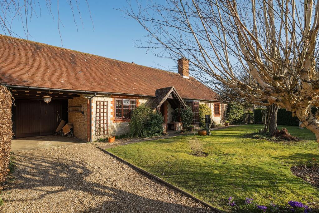 2 bedroom chalet for sale in Mill Lane, Stedham, GU29