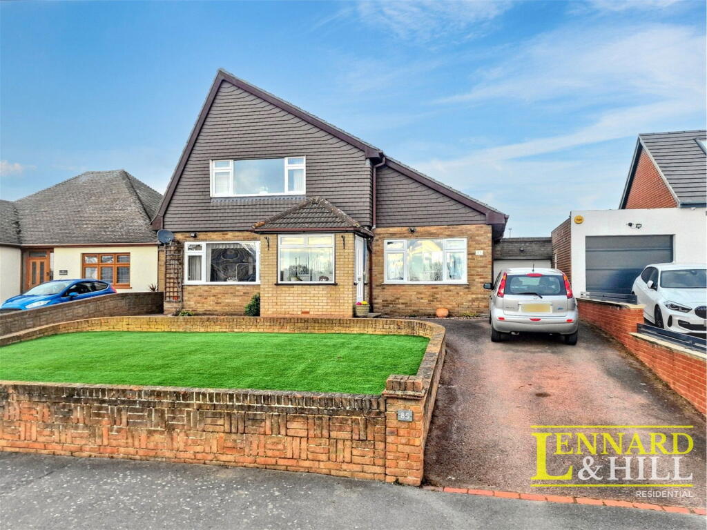 4 bedroom detached house for sale in Wood View, Grays, RM16 2GP, RM16