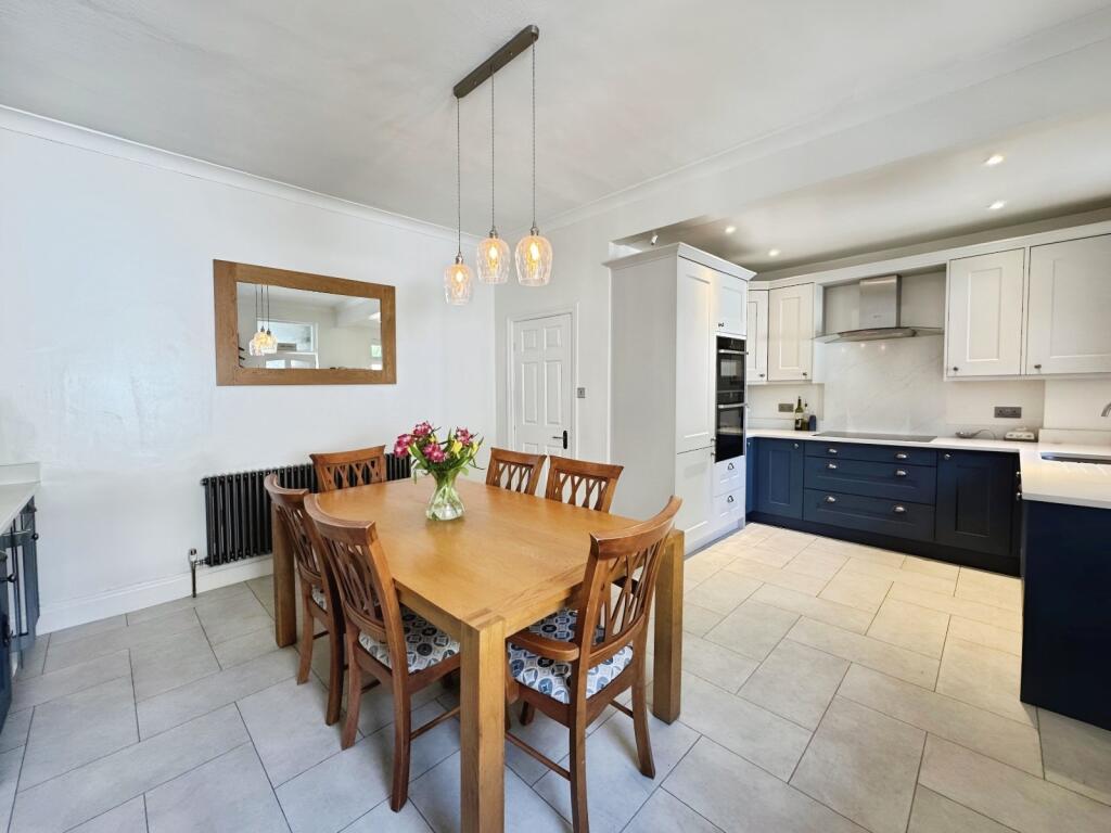 4 bedroom terraced house for sale in Grange Road, Cleckheaton, BD19