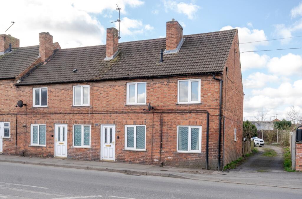 3 bedroom end of terrace house for sale in London Road, Balderton ...