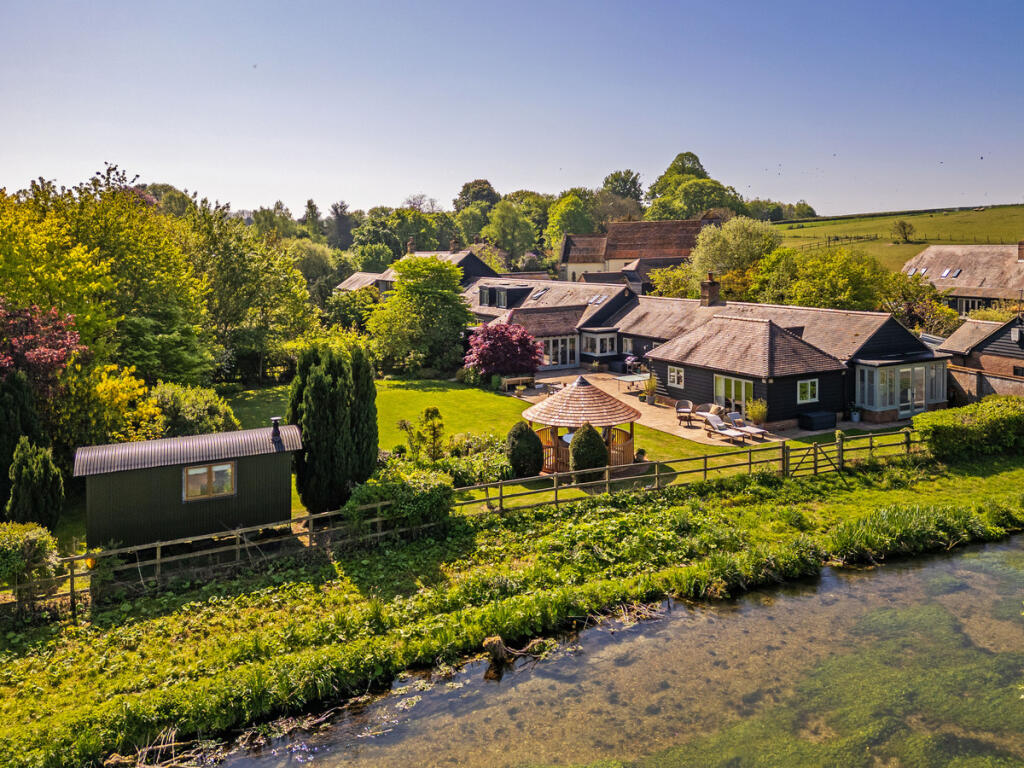 4 bedroom barn conversion for sale in Willow Barn, Whitchurch, RG28