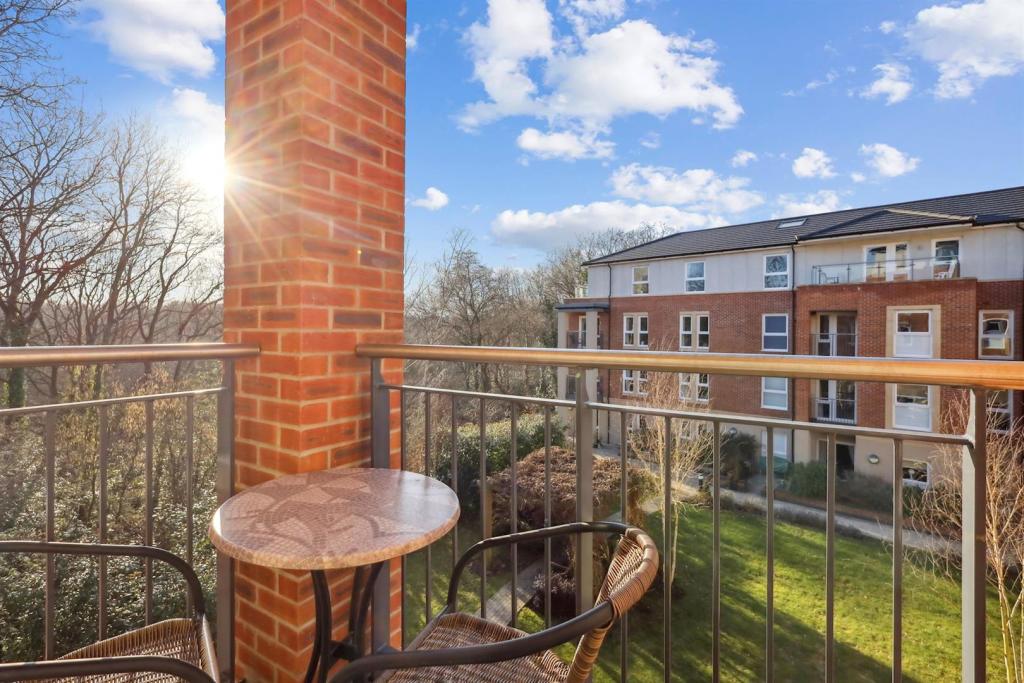 1 bedroom apartment for sale in Station Parade, Virginia Water, GU25