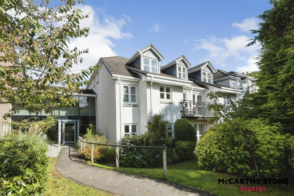 2 bedroom apartment for sale in Radford Court, Tower Road, Liphook, GU30