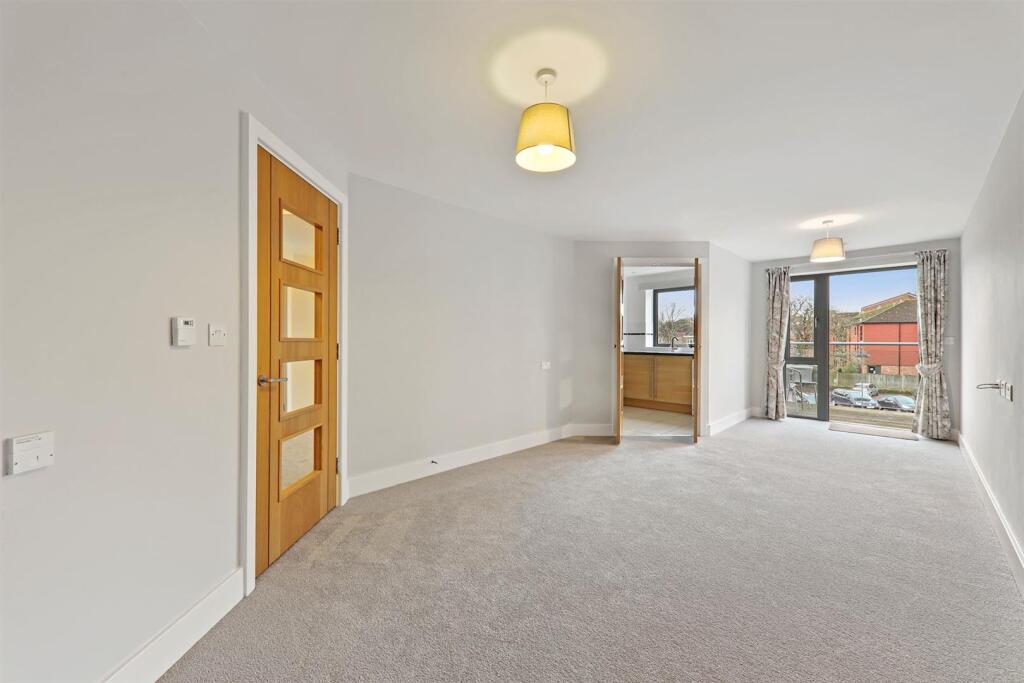 1 bedroom apartment for sale in Shotfield, Wallington, SM6