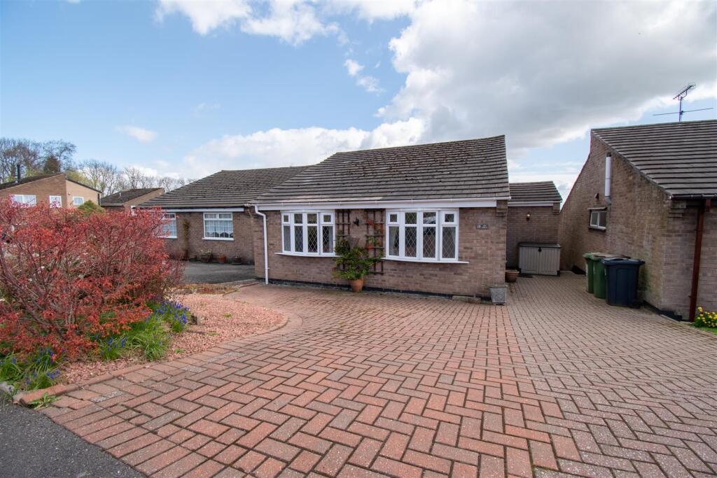 3 bedroom detached bungalow for sale in Springfield Close, Crich ...