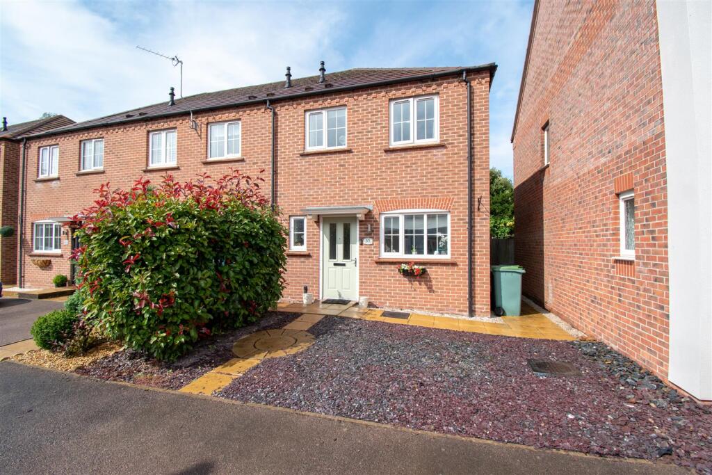 3 bedroom end of terrace house for sale in Denby Bank, Marehay, Ripley, DE5